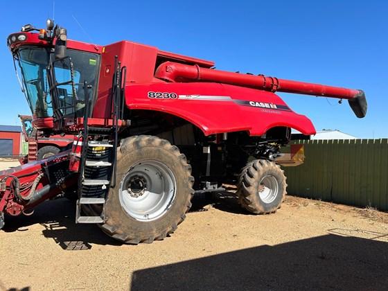 Case IH 8230 Combine Harvester Specs