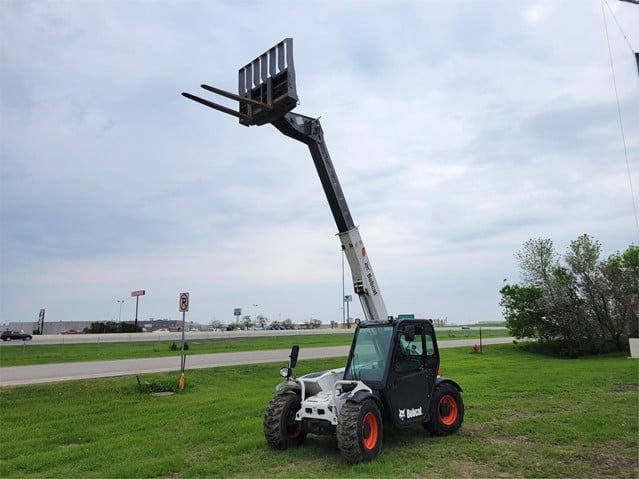 Bobcat V518 Telehandler: Specs, Dimensions, Manuals