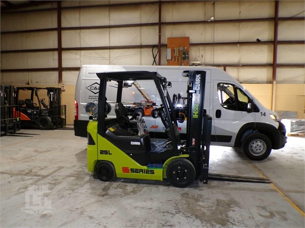 Clark S30C Forklift: Specs, Dimensions, Manuals