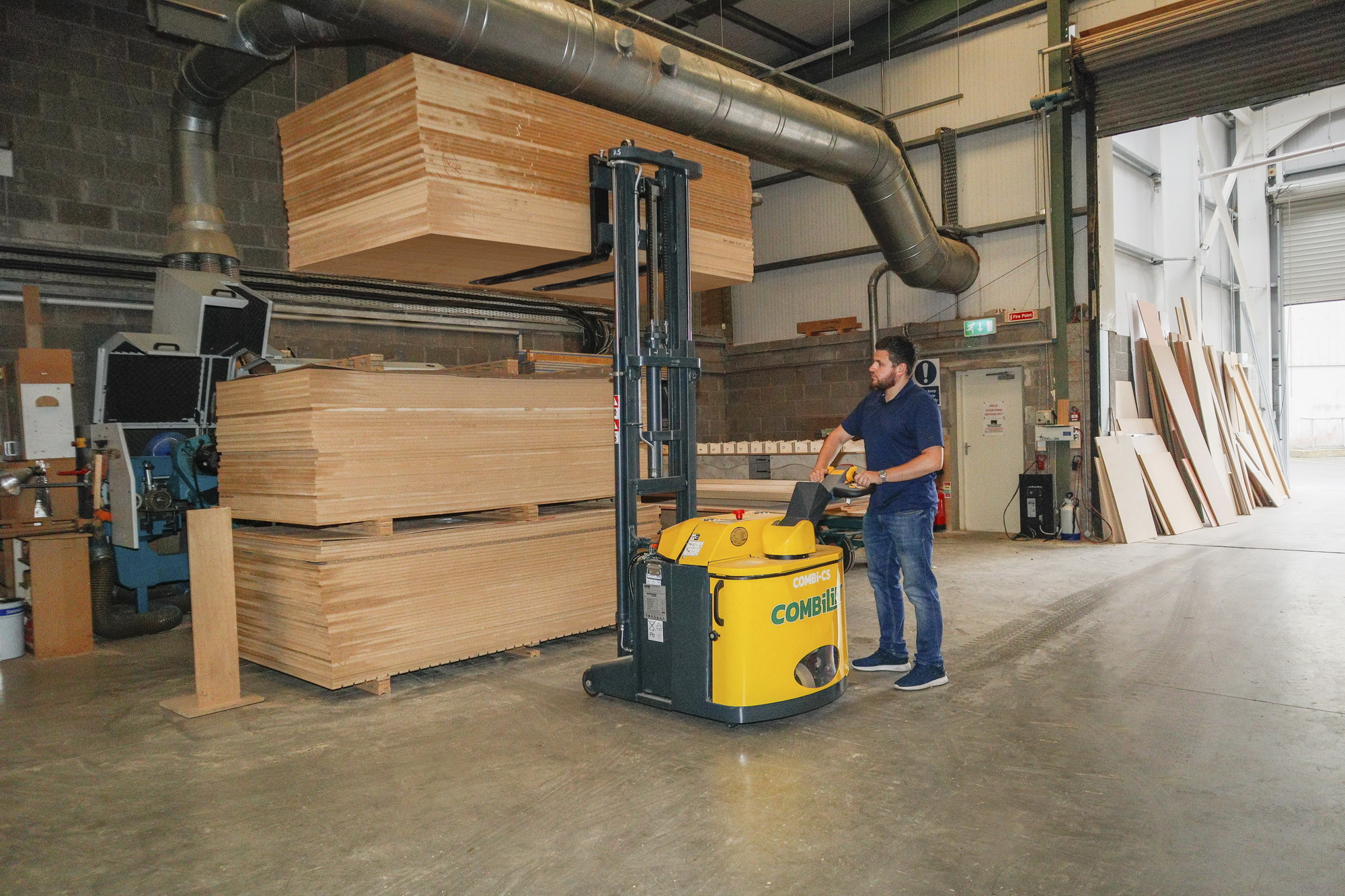 Combilift CS1000 Pallet Stacker: Specs Manuals