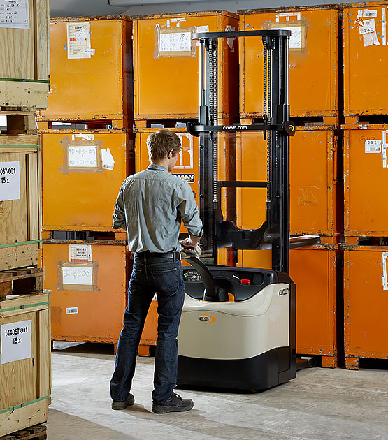 Crown TL-90 Pallet Stacker: Specs, Dimensions, Manuals