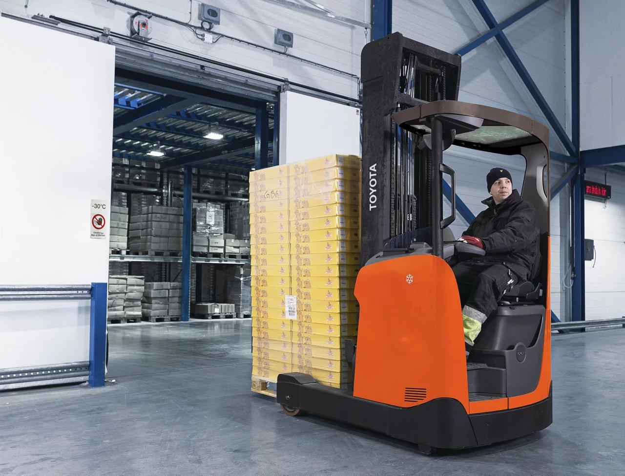 Toyota 8BWS13 Pallet Stacker: Specs Manuals