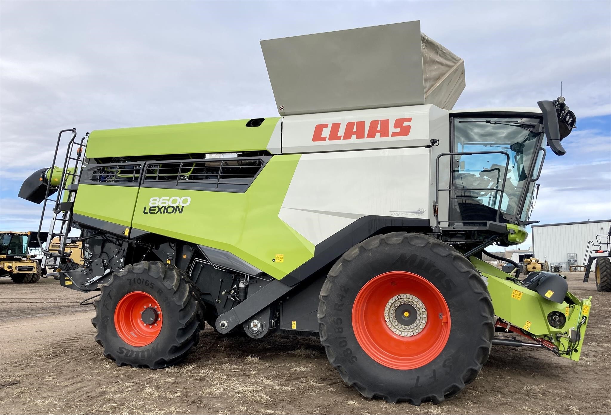 Claas LEXION 8600 TERRA TRAC Combine Harvester Specs