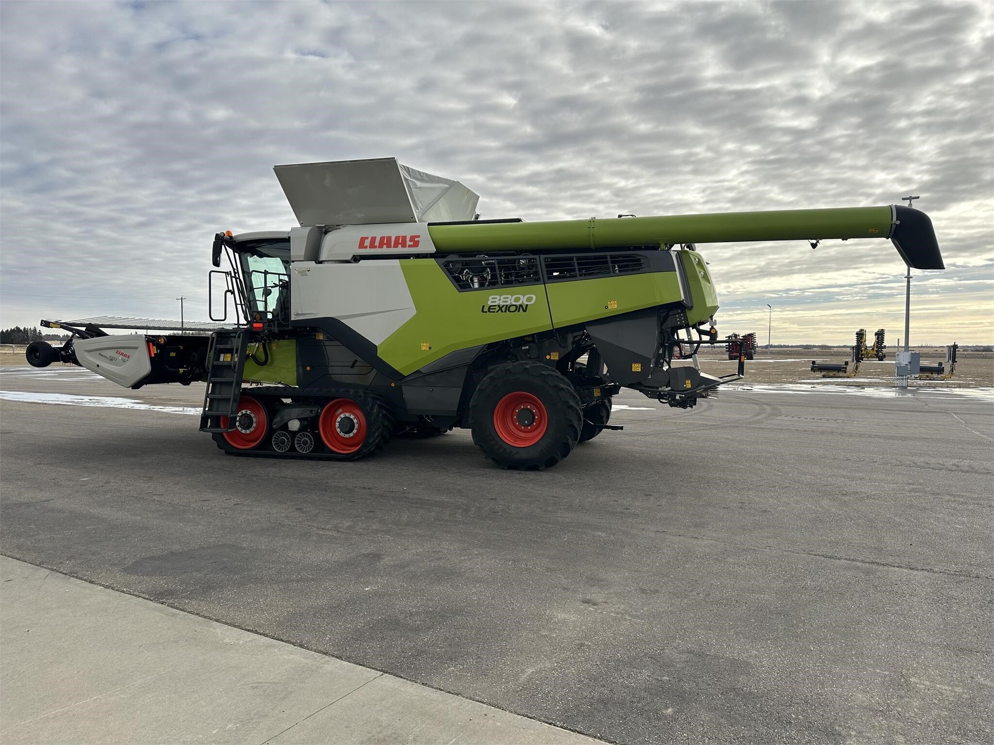 Claas LEXION 8800 TERRA TRAC Combine Harvester Specs