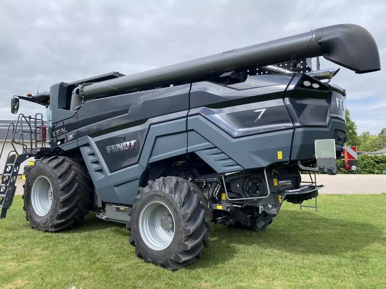 Fendt IDEAL 7 Combine Harvester Specs and Price