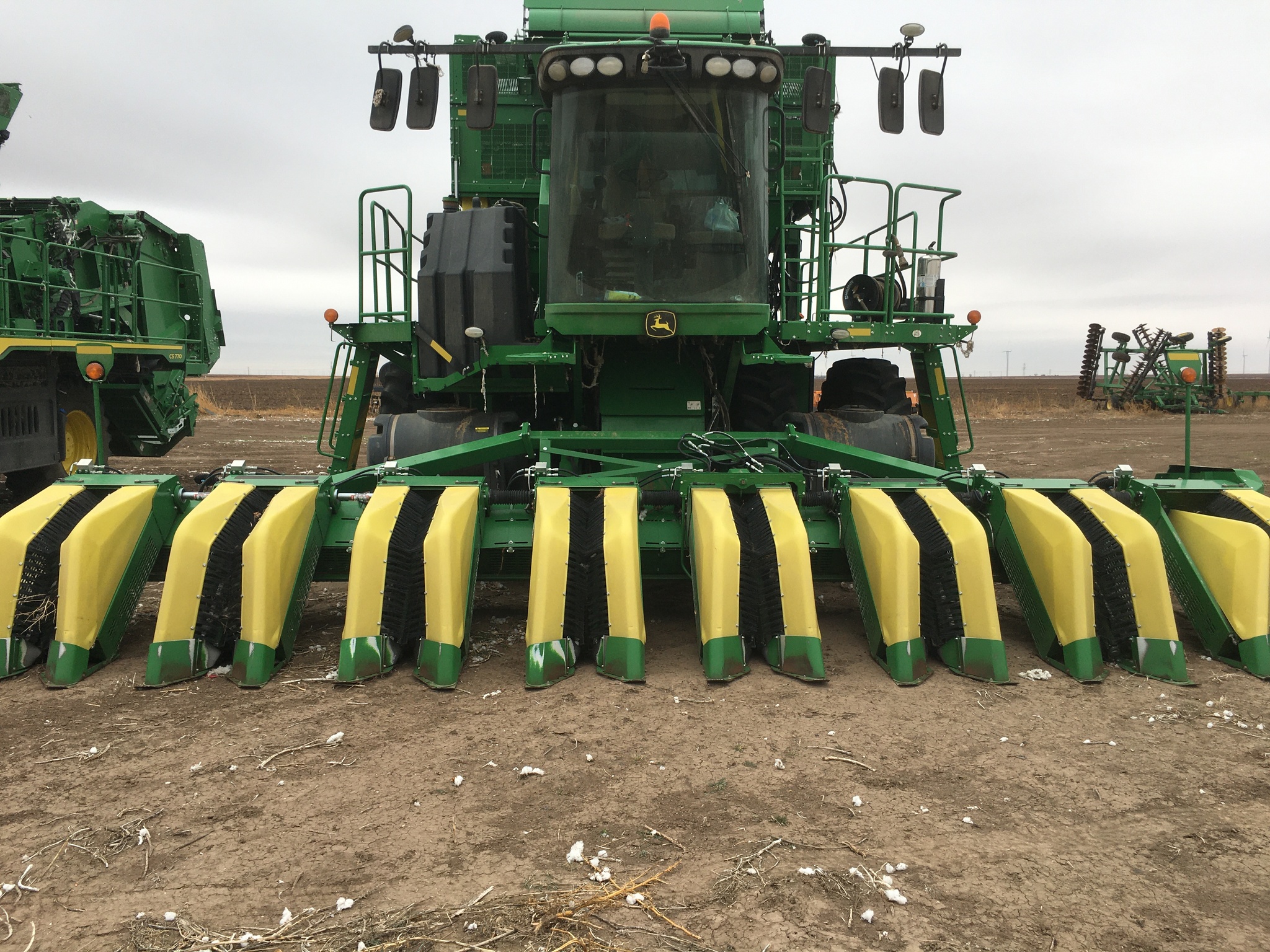 John Deere CS690 Specialty Crop Harvester Specs