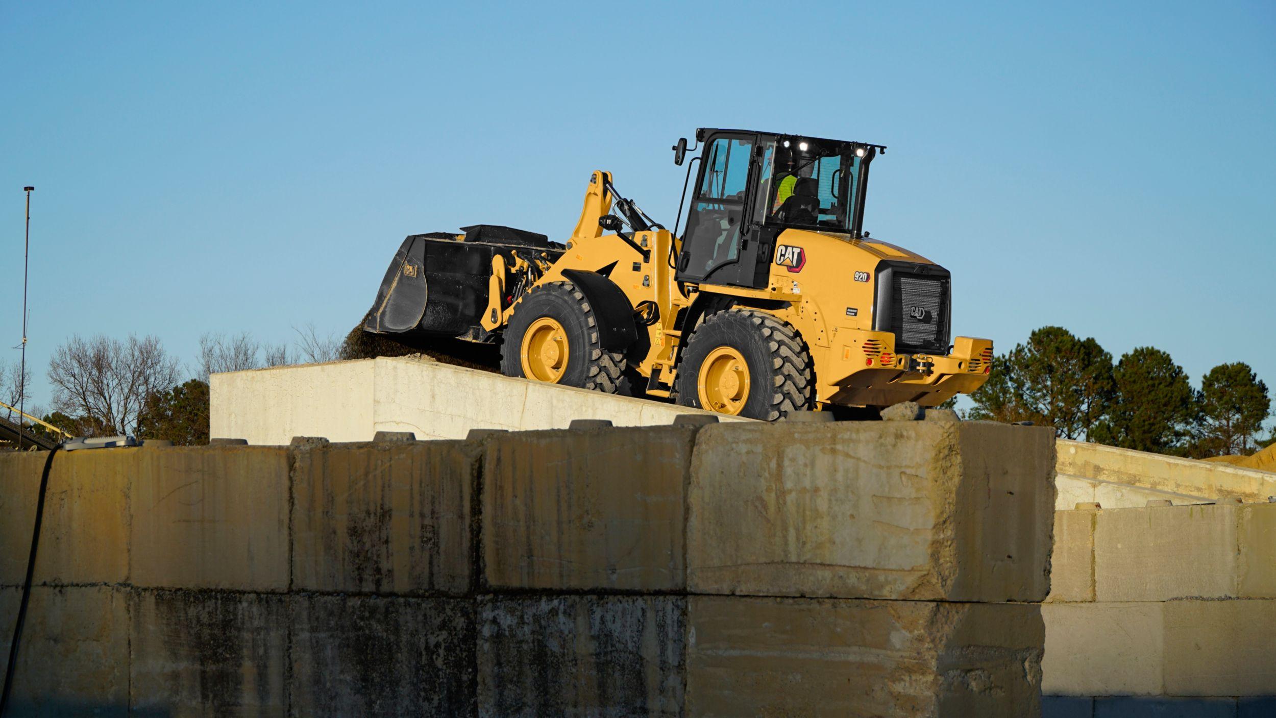 CAT 920 Loader: Specs, Prices and Dealers | AllMachines