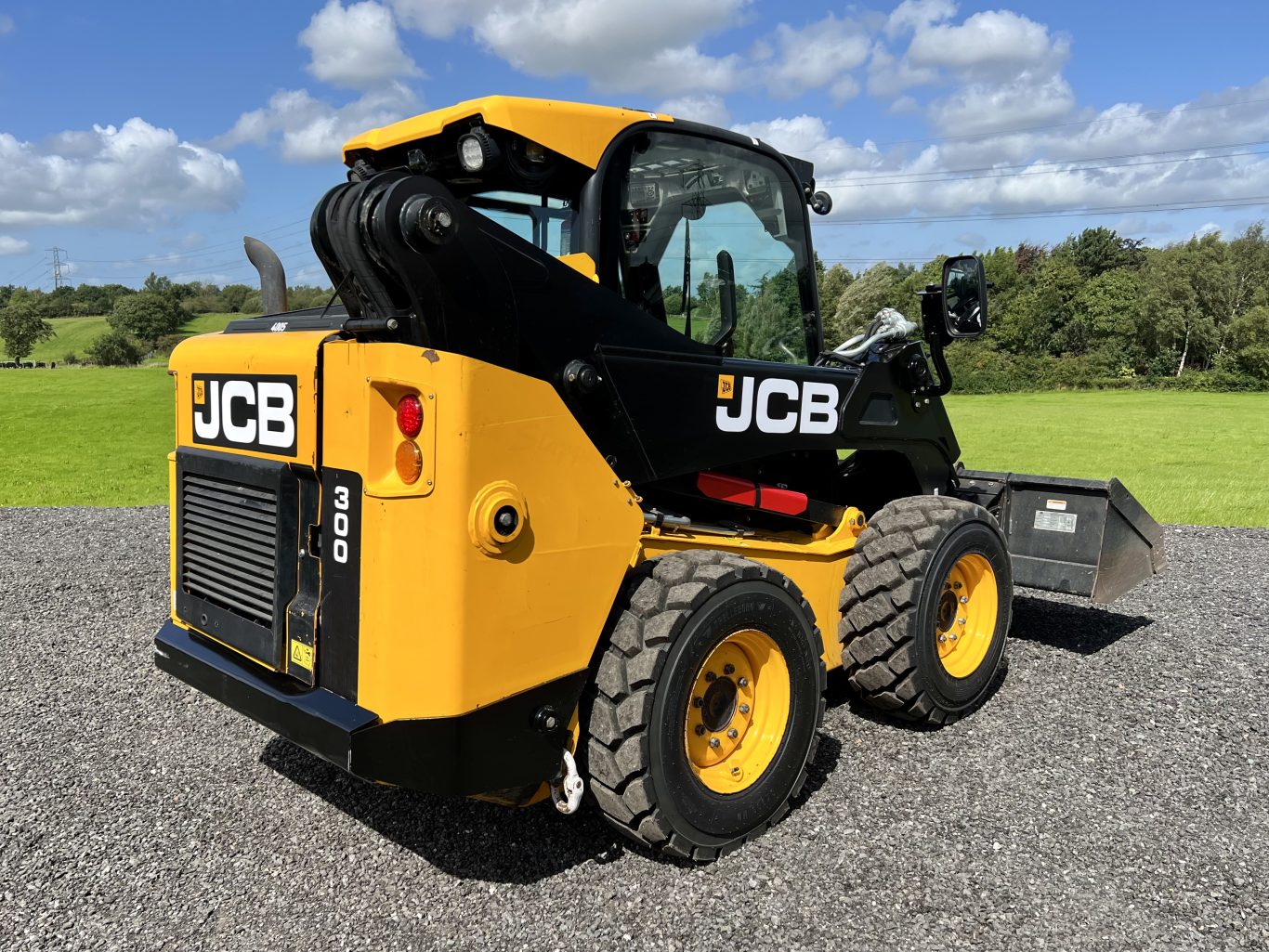 JCB 300 Loader: Specs, Prices and Dealers | AllMachines