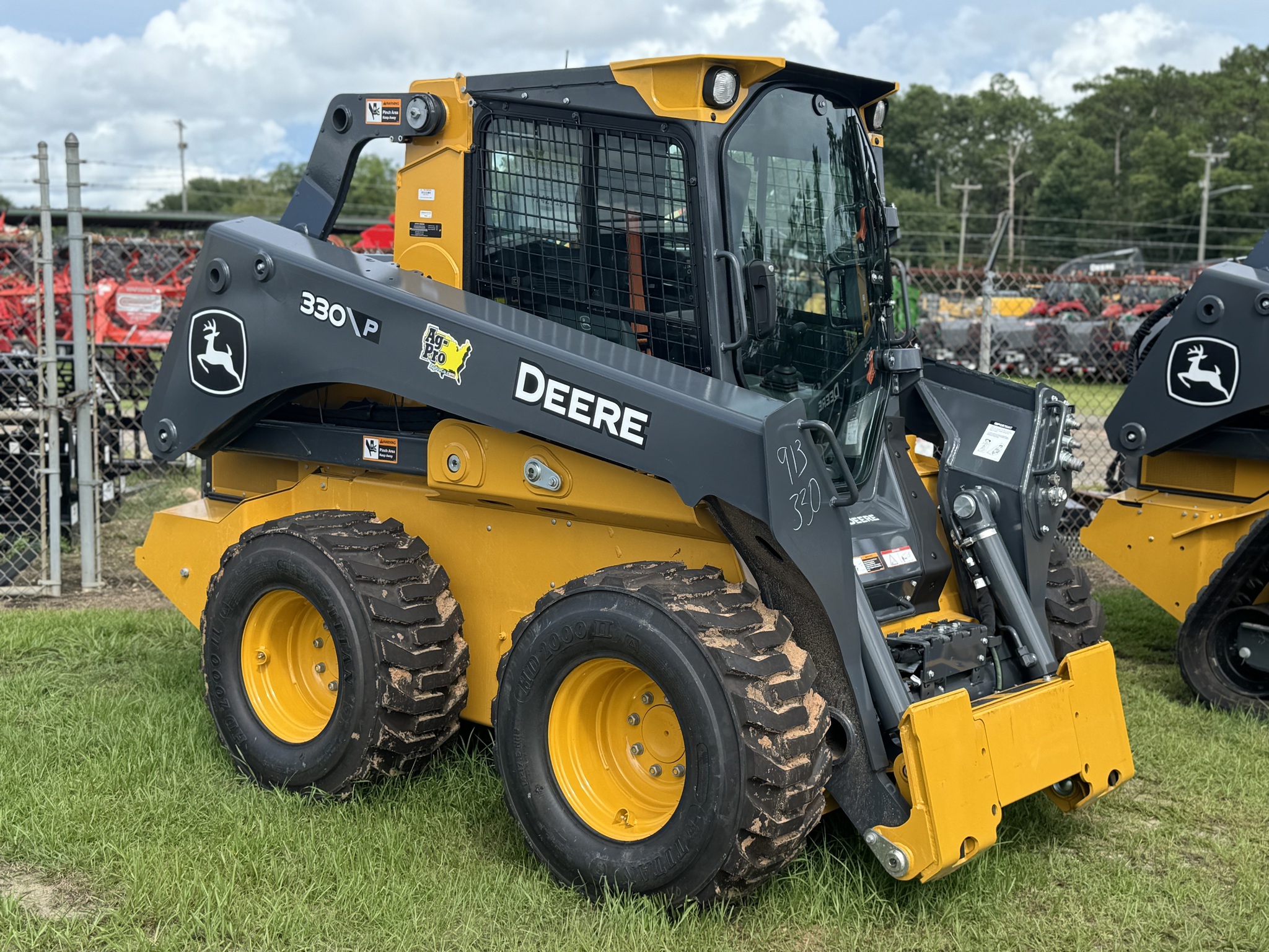 John Deere 330 P-Tier Loader | AllMachines
