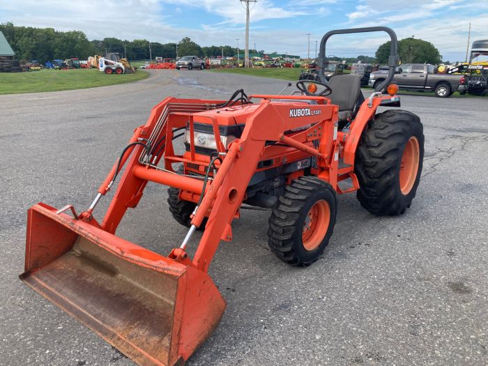 Kubota L3710 Tractor | AllMachines