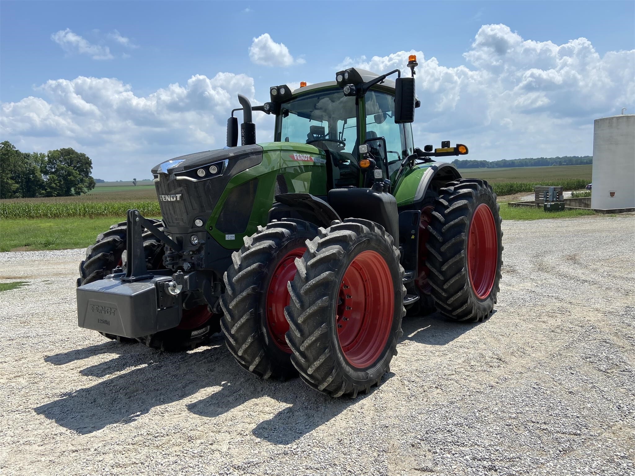 Fendt 933 Vario Tractor | AllMachines