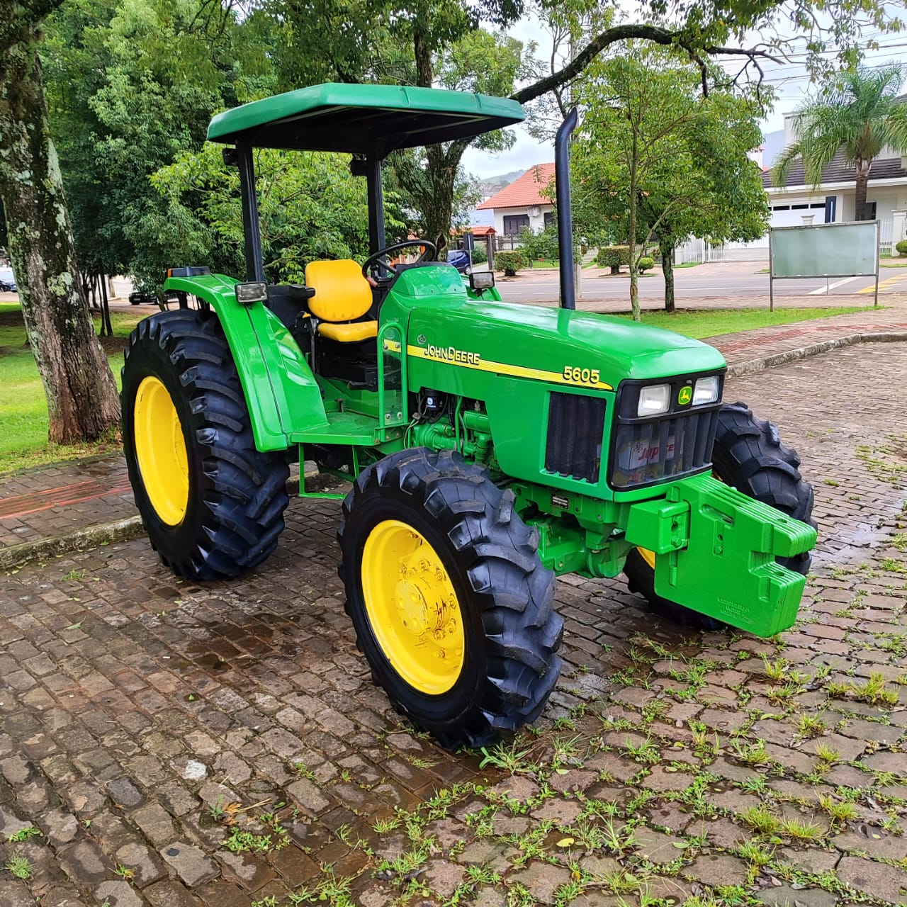 John Deere 5605 Tractor | AllMachines