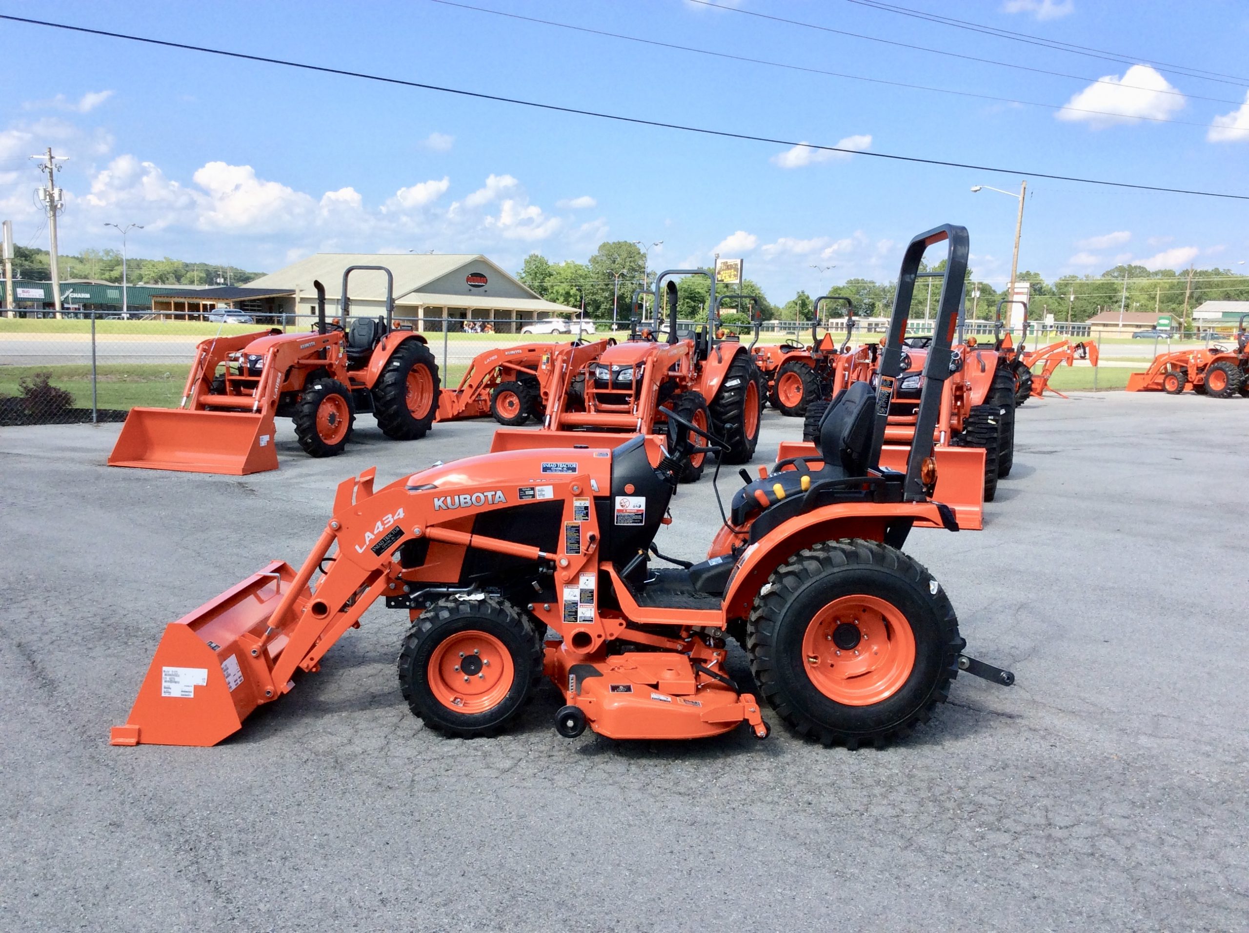 Kubota B2601HSD Tractor | AllMachines