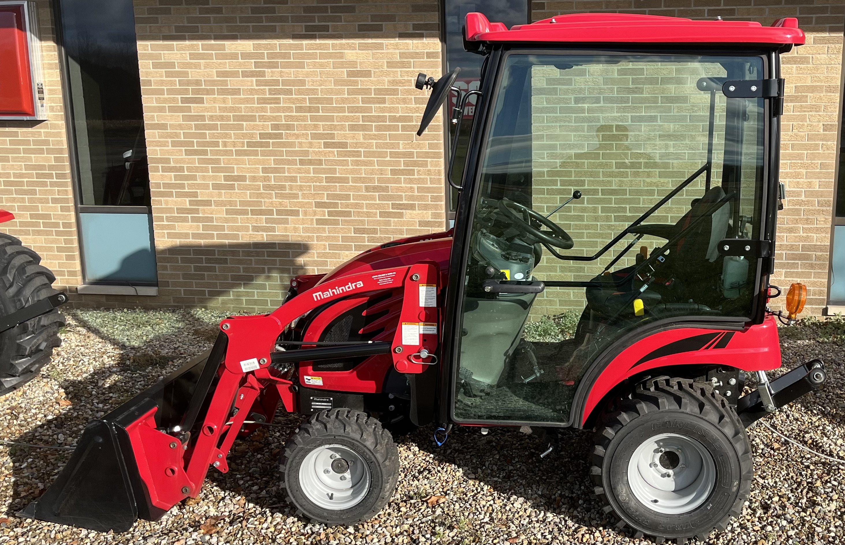 Mahindra eMax 20S HST: Attachments, Specs, Price