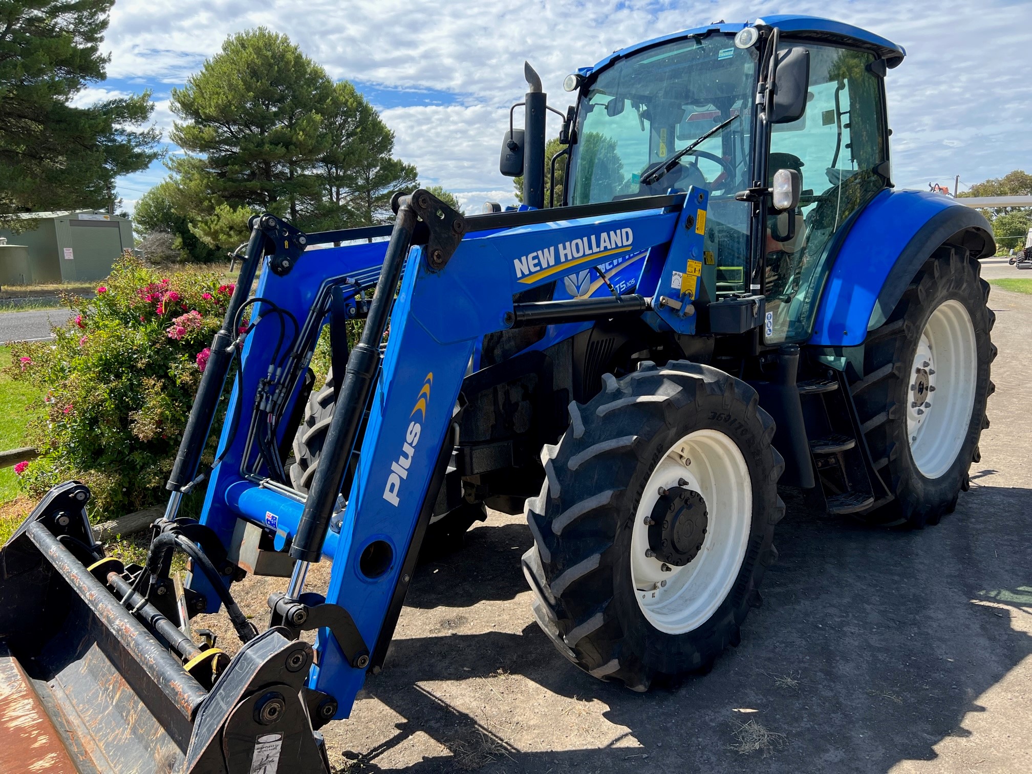 New Holland T5.105: Attachments, Specs, Price