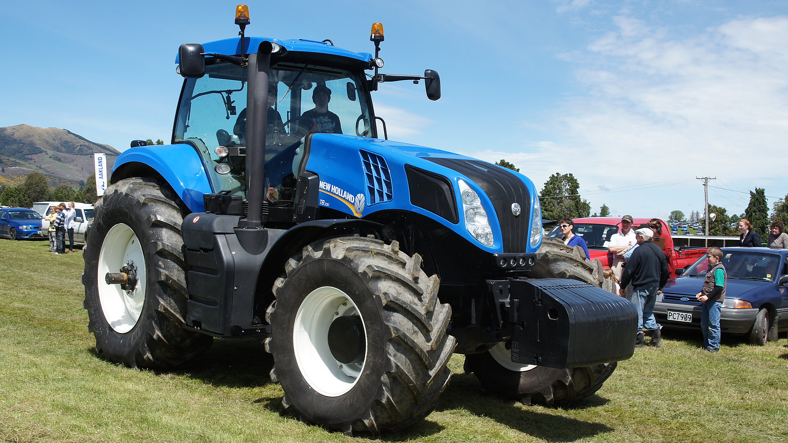 New Holland T8.360: Attachments, Specs, Price