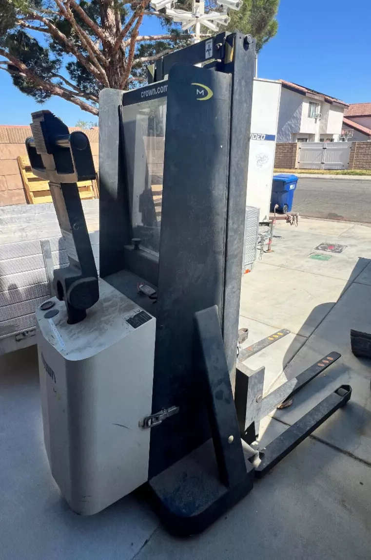 Crown 20MT Pallet Stacker: Specs, Dimensions, Manuals