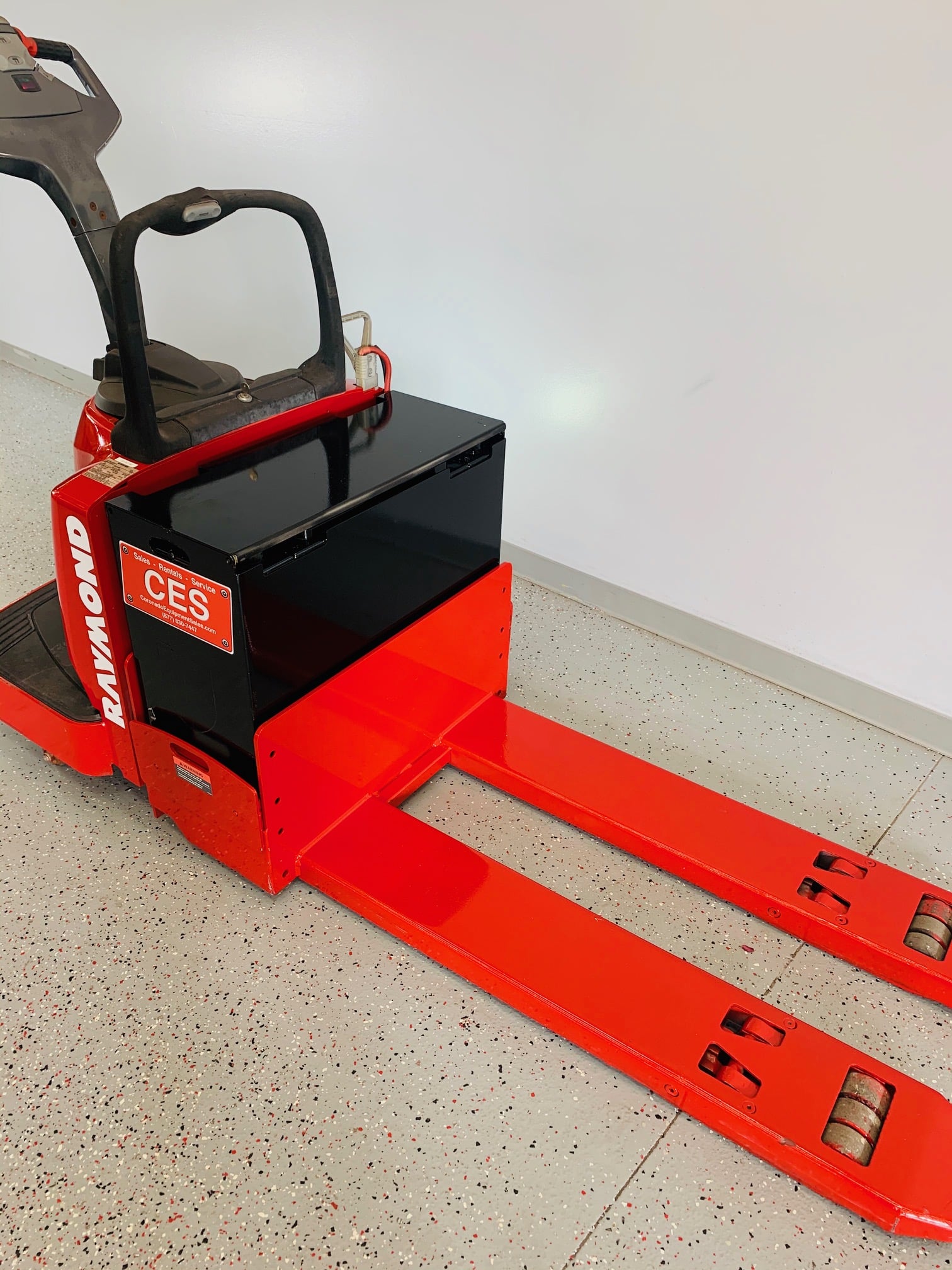 The Raymond Corporation 8400 Pallet Jack: Specs Manuals