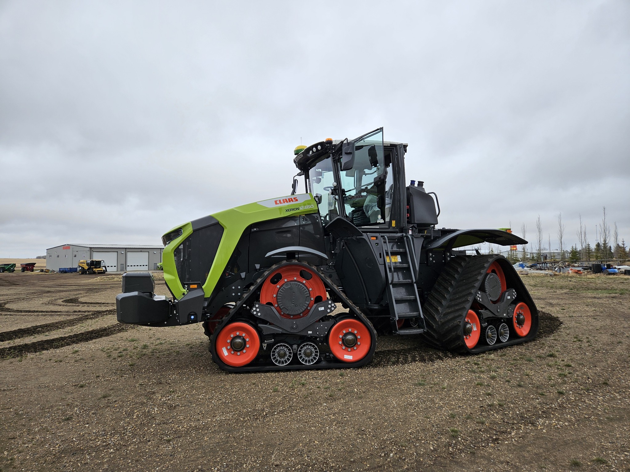 Claas Xerion 12.650 TRAC: Attachments, Specs, Price