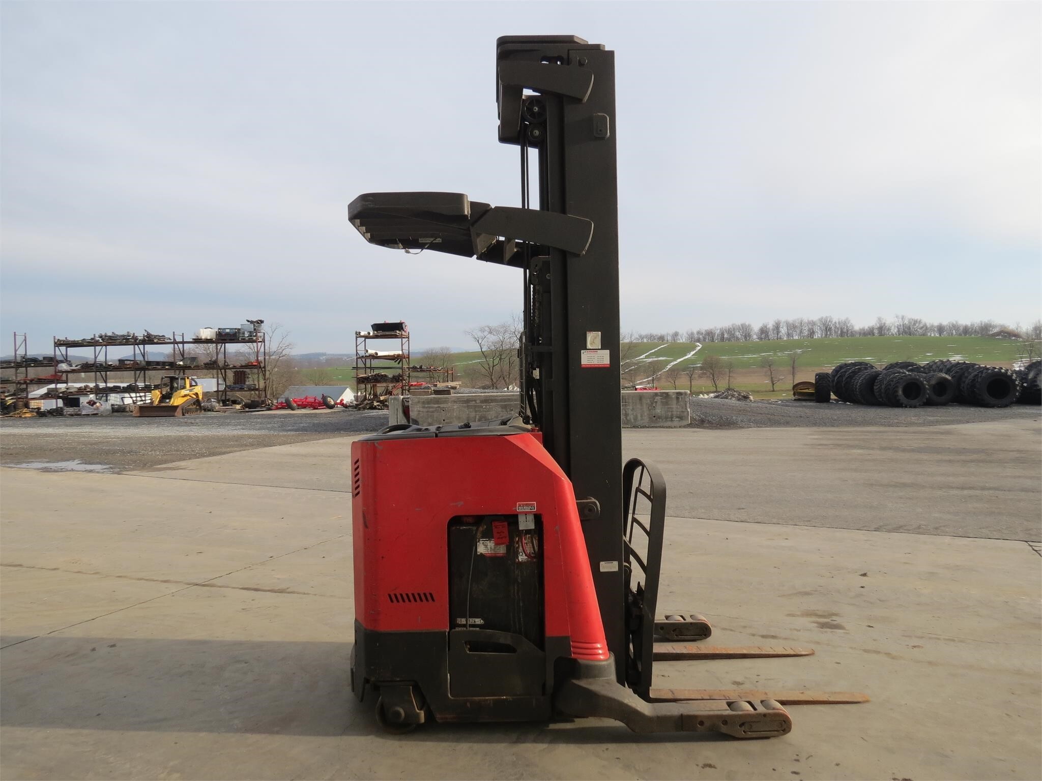 The Raymond Corporation 740R45TT Reach Truck: Specs